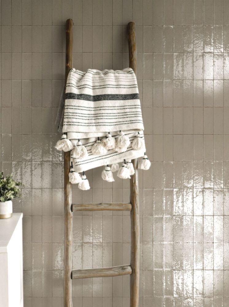 West Ridge Wells 7.5x20cm | Beige Pitted Brick Wall Tile