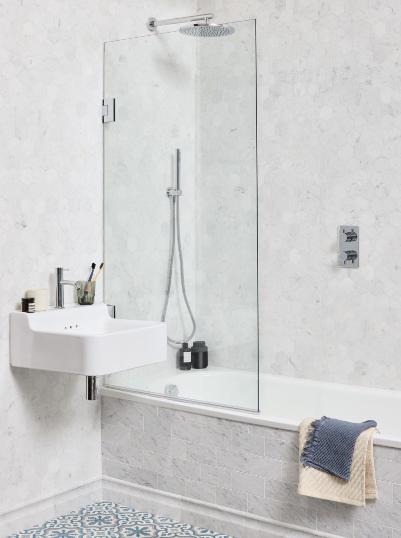 Frameless Hinged Bath Screen