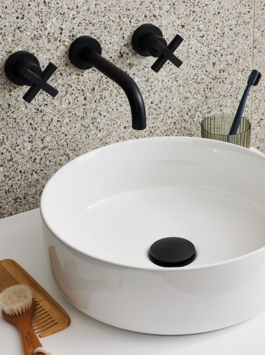 Loop - Round Ceramic Washbasin